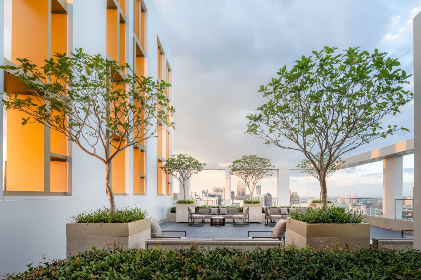 MUNIQ Sukhumvit 23 Bangkok | Luxury Pet‑Friendly Condos